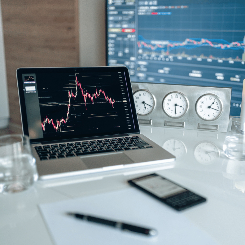How to Accurately Predict Market Movements Using Technical and Fundamental Analysis | FXCG